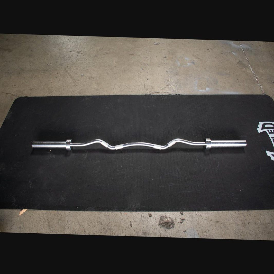 EZ Curl Bar vs Straight Barbell: A Detailed Comparison